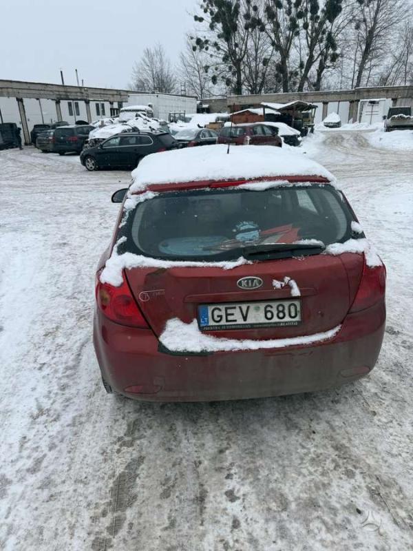 Red Kia Ceed 2008 in Kaunas, with an engine capacity of 1.58 L and mileage of 265 thousand km for 999 €, photo 6 on AUTOMOTO.COM.LV