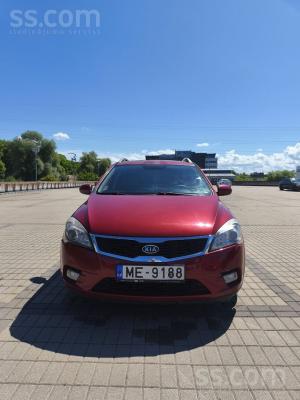 Red Kia Ceed 2011 in Riga, with an engine capacity of 1.60 L and mileage of 191 thousand km for 1900 €, photo 3 on AUTOMOTO.COM.LV