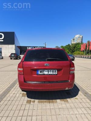 Red Kia Ceed 2011 in Riga, with an engine capacity of 1.60 L and mileage of 191 thousand km for 1900 €, photo 6 on AUTOMOTO.COM.LV