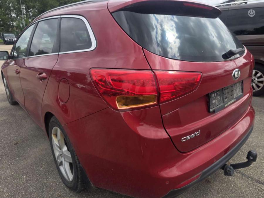 Sarkans Kia Ceed 2013 Marijampole, ar dzinēja tilpumu 1.59 L un nobraukumu 216 tūkst. km par 3700 €, foto 4 vietnē AUTOMOTO.COM.LV
