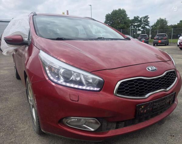 Sarkans Kia Ceed 2013 Marijampole, ar dzinēja tilpumu 1.59 L un nobraukumu 216 tūkst. km par 3700 €, foto 6 vietnē AUTOMOTO.COM.LV