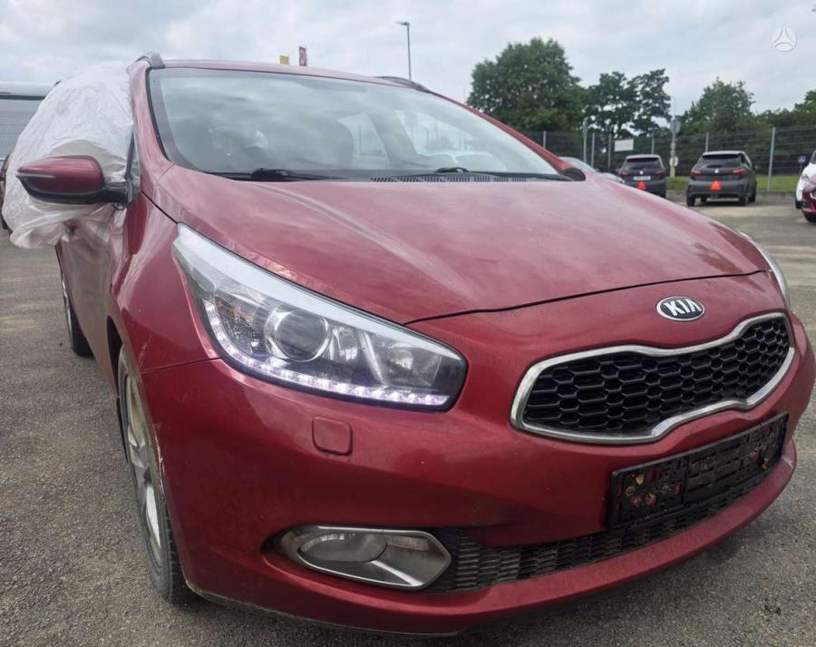 Sarkans Kia Ceed 2013 Marijampole, ar dzinēja tilpumu 1.59 L un nobraukumu 216 tūkst. km par 3700 €, foto 7 vietnē AUTOMOTO.COM.LV