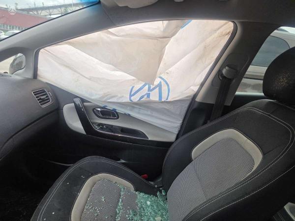 Sarkans Kia Ceed 2013 Marijampole, ar dzinēja tilpumu 1.59 L un nobraukumu 216 tūkst. km par 3700 €, foto 10 vietnē AUTOMOTO.COM.LV