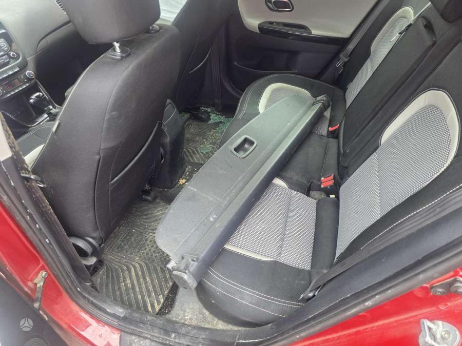 Sarkans Kia Ceed 2013 Marijampole, ar dzinēja tilpumu 1.59 L un nobraukumu 216 tūkst. km par 3700 €, foto 15 vietnē AUTOMOTO.COM.LV
