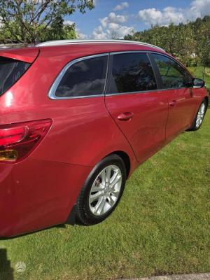 Red Kia Ceed 2013 in Panevezys, with an engine capacity of 1.59 L and mileage of 283 thousand km for 4000 €, photo 3 on AUTOMOTO.COM.LV