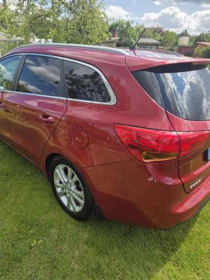 Red Kia Ceed 2013 in Panevezys, with an engine capacity of 1.59 L and mileage of 283 thousand km for 4000 €, photo 5 on AUTOMOTO.COM.LV