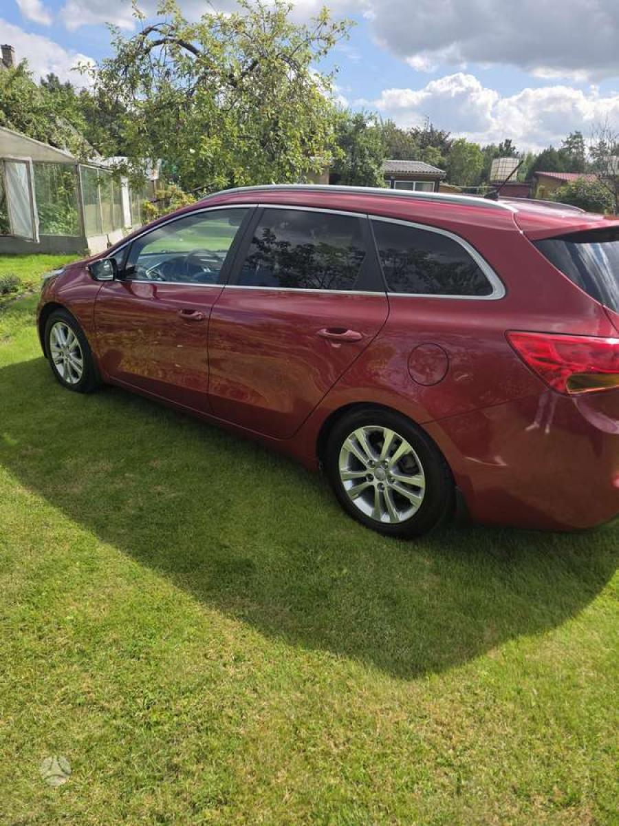 Red Kia Ceed 2013 in Panevezys, with an engine capacity of 1.59 L and mileage of 283 thousand km for 4000 €, photo 6 on AUTOMOTO.COM.LV