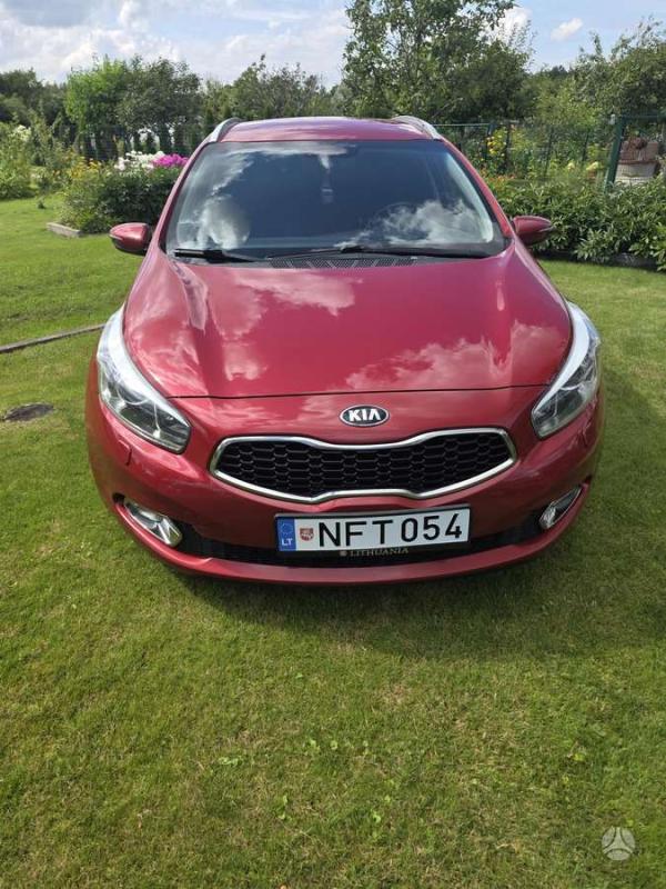 Red Kia Ceed 2013 in Panevezys, with an engine capacity of 1.59 L and mileage of 283 thousand km for 4000 €, photo 6 on AUTOMOTO.COM.LV