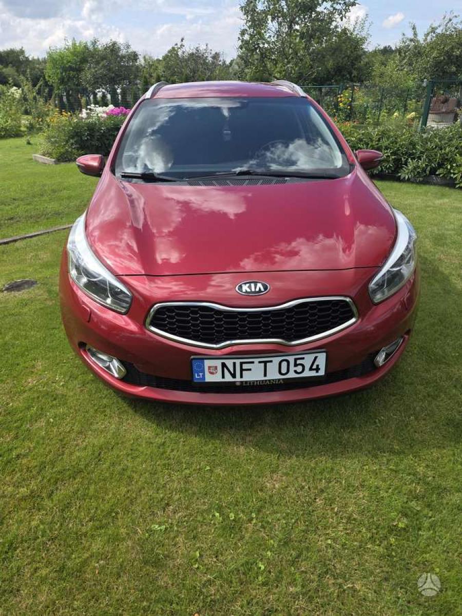 Red Kia Ceed 2013 in Panevezys, with an engine capacity of 1.59 L and mileage of 283 thousand km for 4000 €, photo 7 on AUTOMOTO.COM.LV