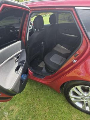 Red Kia Ceed 2013 in Panevezys, with an engine capacity of 1.59 L and mileage of 283 thousand km for 4000 €, photo 9 on AUTOMOTO.COM.LV