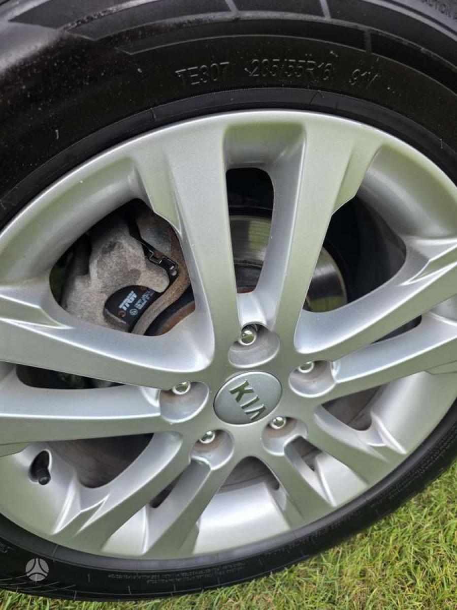 Red Kia Ceed 2013 in Panevezys, with an engine capacity of 1.59 L and mileage of 283 thousand km for 4000 €, photo 12 on AUTOMOTO.COM.LV