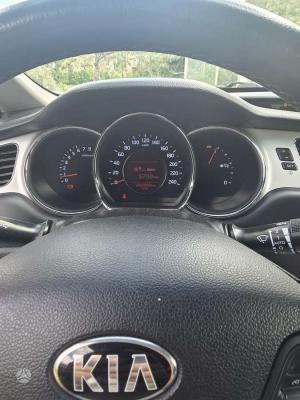 Red Kia Ceed 2013 in Panevezys, with an engine capacity of 1.59 L and mileage of 283 thousand km for 4000 €, photo 13 on AUTOMOTO.COM.LV