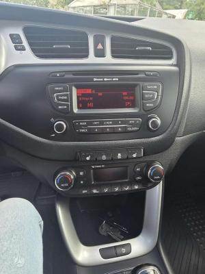 Red Kia Ceed 2013 in Panevezys, with an engine capacity of 1.59 L and mileage of 283 thousand km for 4000 €, photo 14 on AUTOMOTO.COM.LV