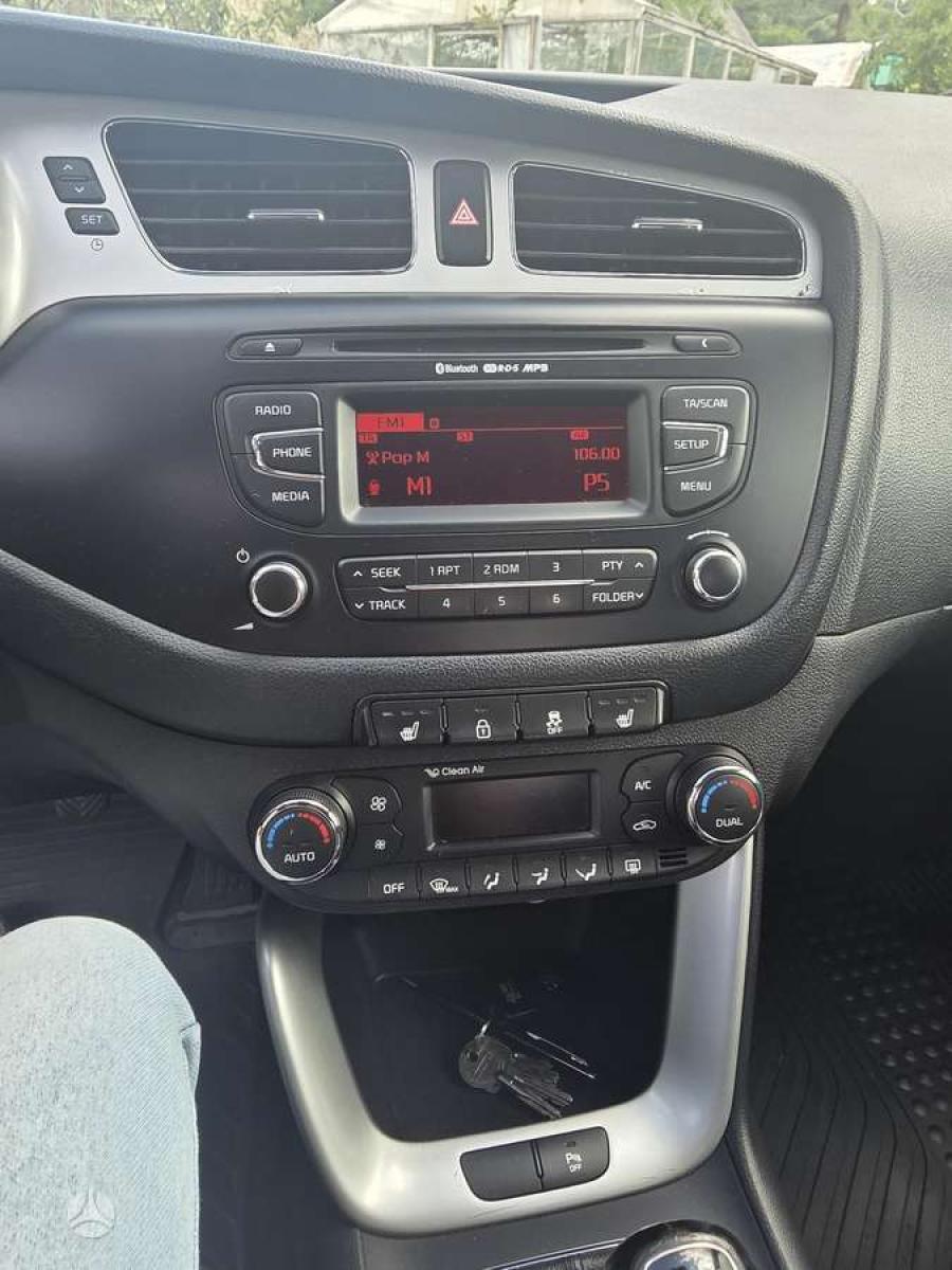 Red Kia Ceed 2013 in Panevezys, with an engine capacity of 1.59 L and mileage of 283 thousand km for 4000 €, photo 14 on AUTOMOTO.COM.LV