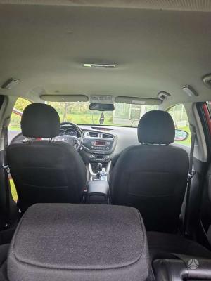 Red Kia Ceed 2013 in Panevezys, with an engine capacity of 1.59 L and mileage of 283 thousand km for 4000 €, photo 16 on AUTOMOTO.COM.LV