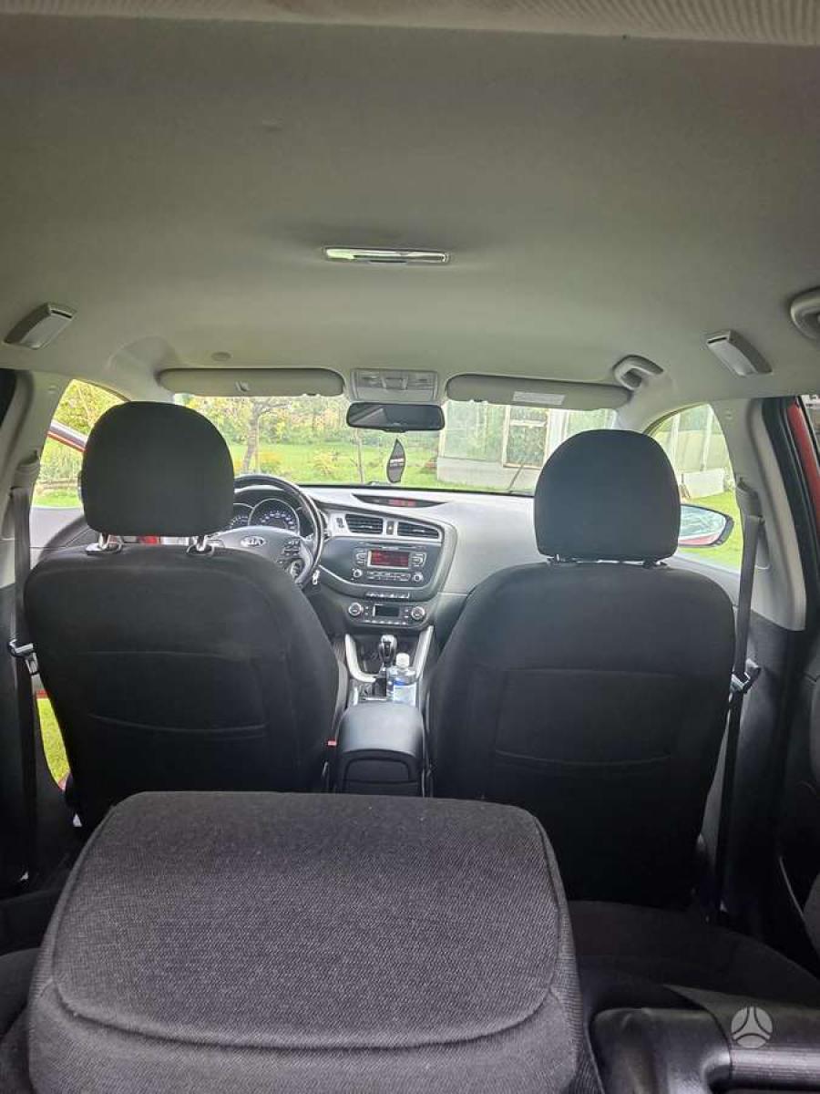 Red Kia Ceed 2013 in Panevezys, with an engine capacity of 1.59 L and mileage of 283 thousand km for 4000 €, photo 16 on AUTOMOTO.COM.LV