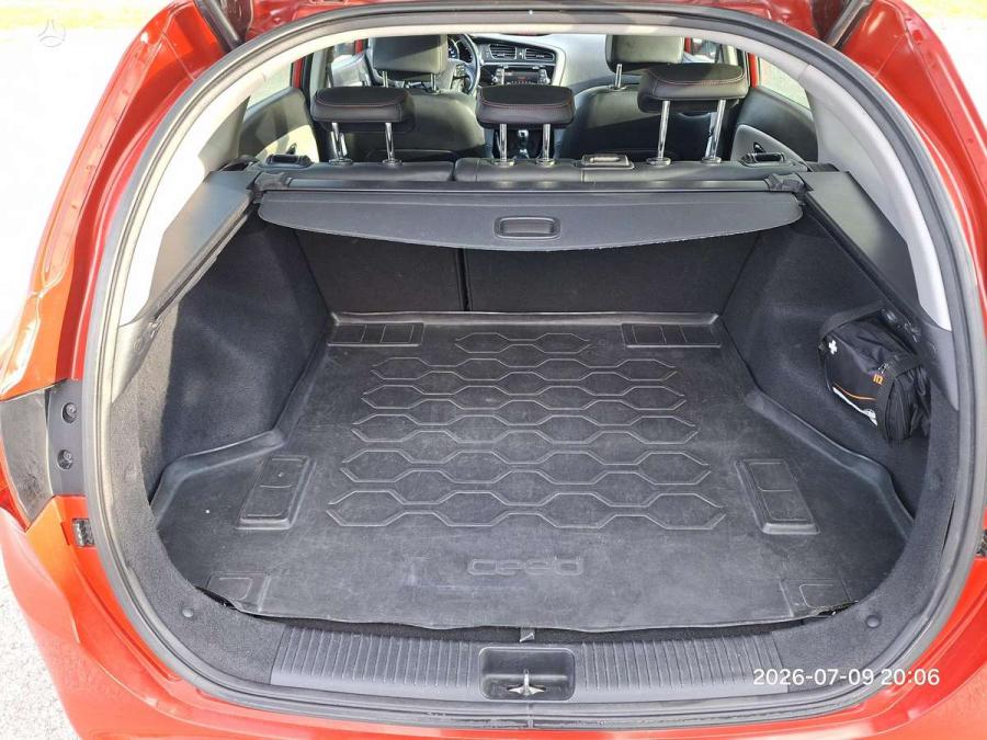 Red Kia Ceed 2014 in Kaunas, with an engine capacity of 1.59 L and mileage of 186 thousand km for 6100 €, photo 17 on AUTOMOTO.COM.LV