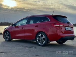 Red Kia Ceed 2016 in Riga, with an engine capacity of 1.60 L and mileage of 185 thousand km for 5600 €, photo 7 on AUTOMOTO.COM.LV