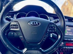 Red Kia Ceed 2016 in Riga, with an engine capacity of 1.60 L and mileage of 185 thousand km for 5600 €, photo 10 on AUTOMOTO.COM.LV