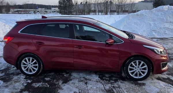 Red Kia Ceed 2017 in Vilnius, with an engine capacity of 1.58 L and mileage of 217 thousand km for 5800 €, photo 5 on AUTOMOTO.COM.LV