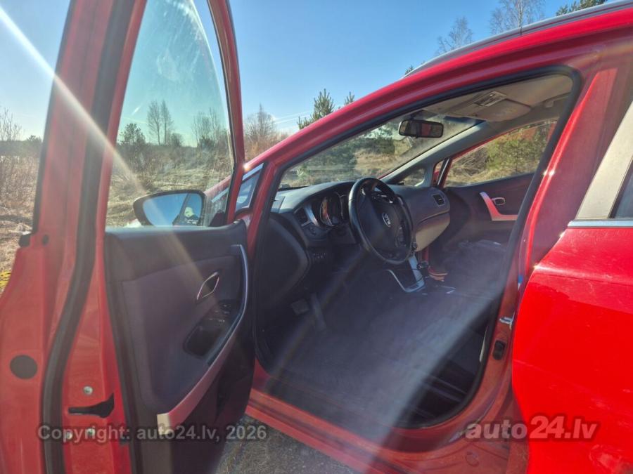 Red Kia Ceed 2017 in Haapsalu, with an engine capacity of 1.60 L and mileage of 148 thousand km for 7200 €, photo 7 on AUTOMOTO.COM.LV