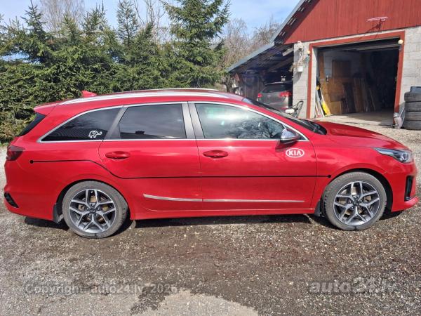 Red Kia Ceed 2019 in Turi, with an engine capacity of 1.60 L and mileage of 162 thousand km for 14000 €, photo 4 on AUTOMOTO.COM.LV