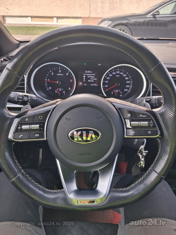 Red Kia Ceed 2019 in Turi, with an engine capacity of 1.60 L and mileage of 162 thousand km for 14000 €, photo 9 on AUTOMOTO.COM.LV