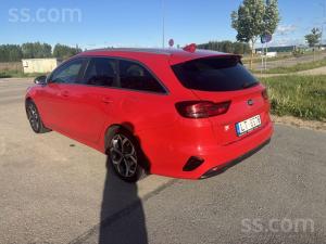 Red Kia Ceed 2019 in Riga, with an engine capacity of 1.40 L and mileage of 230 thousand km for 8200 €, photo 5 on AUTOMOTO.COM.LV
