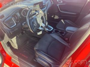 Red Kia Ceed 2019 in Riga, with an engine capacity of 1.40 L and mileage of 230 thousand km for 8200 €, photo 7 on AUTOMOTO.COM.LV