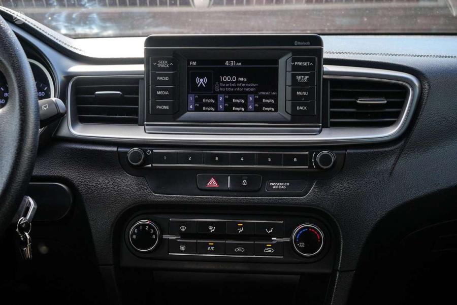 Sarkans Kia Ceed 2019 Marijampole, ar dzinēja tilpumu 1.37 L un nobraukumu 170 tūkst. km par 8950 €, foto 19 vietnē AUTOMOTO.COM.LV
