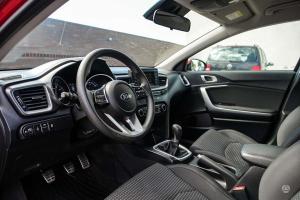 Sarkans Kia Ceed 2019 Marijampole, ar dzinēja tilpumu 1.37 L un nobraukumu 170 tūkst. km par 8950 €, foto 24 vietnē AUTOMOTO.COM.LV