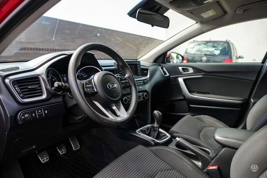 Sarkans Kia Ceed 2019 Marijampole, ar dzinēja tilpumu 1.37 L un nobraukumu 170 tūkst. km par 8950 €, foto 24 vietnē AUTOMOTO.COM.LV