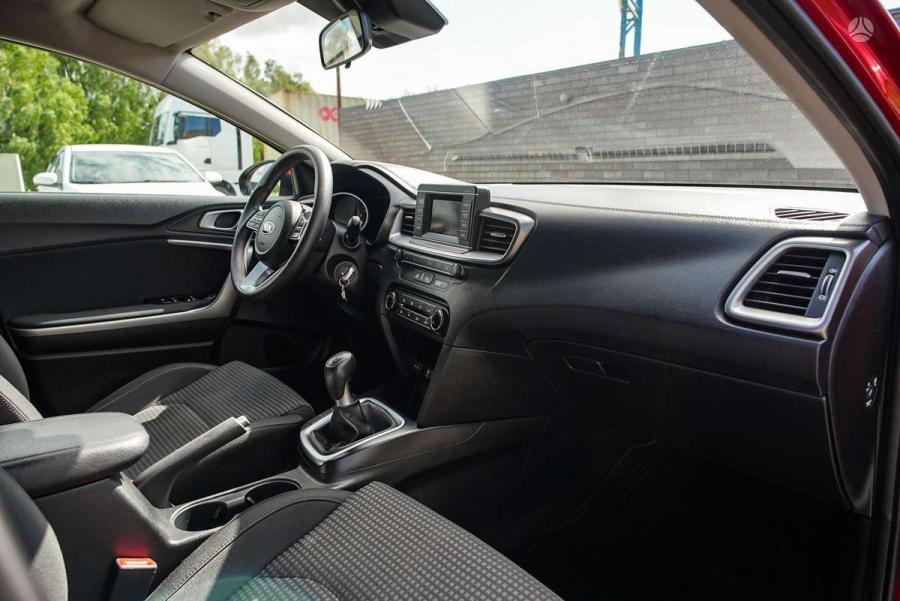 Sarkans Kia Ceed 2019 Marijampole, ar dzinēja tilpumu 1.37 L un nobraukumu 170 tūkst. km par 8950 €, foto 34 vietnē AUTOMOTO.COM.LV