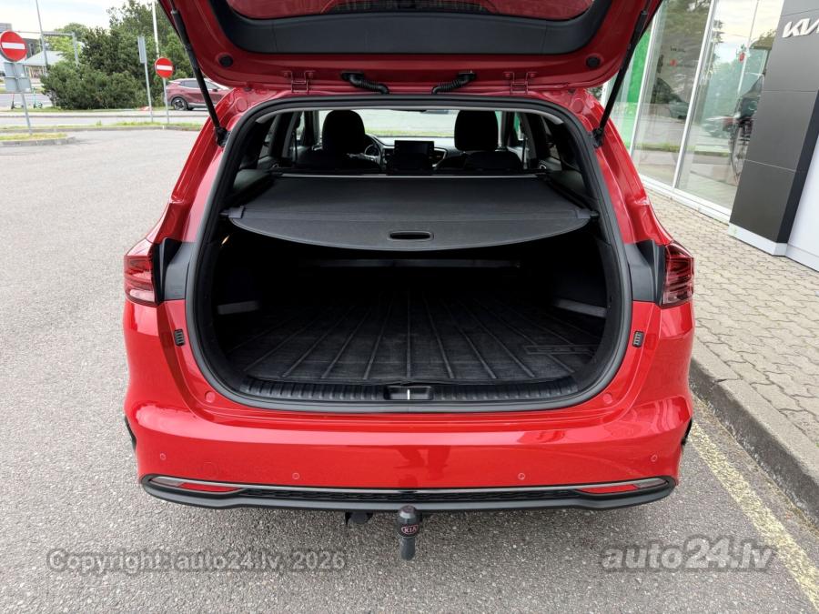 Red Kia Ceed 2021 in Tallinn, with an engine capacity of 1.60 L and mileage of 129 thousand km for 13900 €, photo 7 on AUTOMOTO.COM.LV