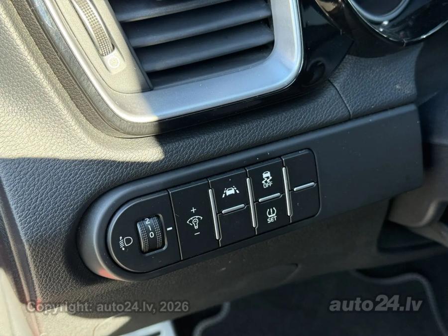 Sarkans Kia Ceed 2021 Tallina, ar dzinēja tilpumu 1.50 L un nobraukumu 120 tūkst. km par 15995 €, foto 26 vietnē AUTOMOTO.COM.LV