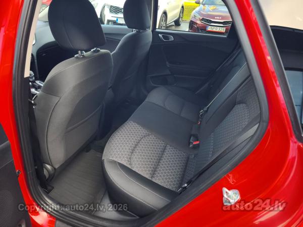 Red Kia Ceed 2021 in Tallinn, with an engine capacity of 1.60 L and mileage of 121 thousand km for 12900 €, photo 8 on AUTOMOTO.COM.LV