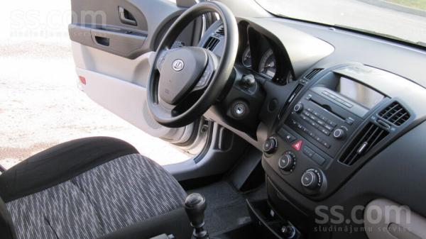 Kia Ceed 2008 in Riga, with an engine capacity of 1.60 L and mileage of 225 thousand km for 2950 €, photo 8 on AUTOMOTO.COM.LV