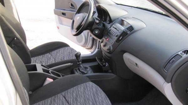 Kia Ceed 2008 in Riga, with an engine capacity of 1.60 L and mileage of 225 thousand km for 2950 €, photo 9 on AUTOMOTO.COM.LV