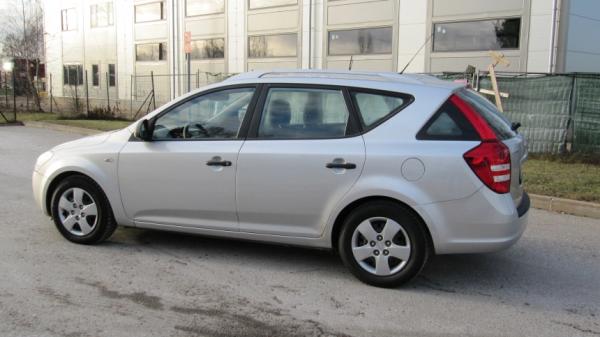 Kia Ceed 2008 in Riga, with an engine capacity of 1.60 L and mileage of 225 thousand km for 2950 €, photo 2 on AUTOMOTO.COM.LV