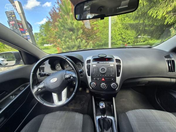 Kia Ceed 2010 in Vilnius, with an engine capacity of 1.60 L and mileage of 300 thousand km for 1400 €, photo 9 on AUTOMOTO.COM.LV