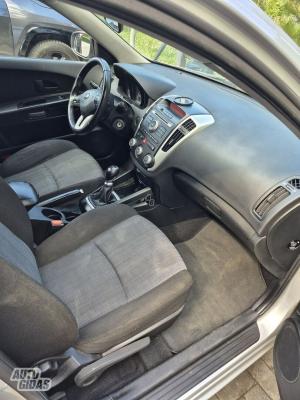 Kia Ceed 2010 in Vilnius, with an engine capacity of 1.60 L and mileage of 300 thousand km for 1400 €, photo 11 on AUTOMOTO.COM.LV