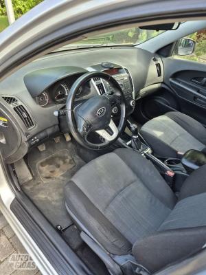 Kia Ceed 2010 in Vilnius, with an engine capacity of 1.60 L and mileage of 300 thousand km for 1400 €, photo 12 on AUTOMOTO.COM.LV