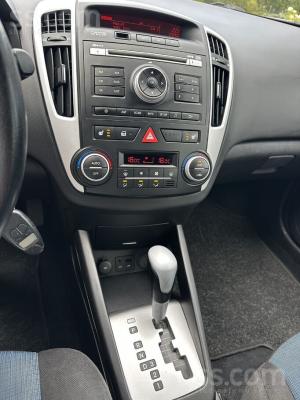 Kia Ceed 2011 in Riga, with an engine capacity of 1.60 L and mileage of 281 thousand km for 3600 €, photo 9 on AUTOMOTO.COM.LV