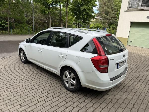 Kia Ceed 2012 in Vilnius, with an engine capacity of 1.60 L and mileage of 428 thousand km for 1200 €, photo 4 on AUTOMOTO.COM.LV