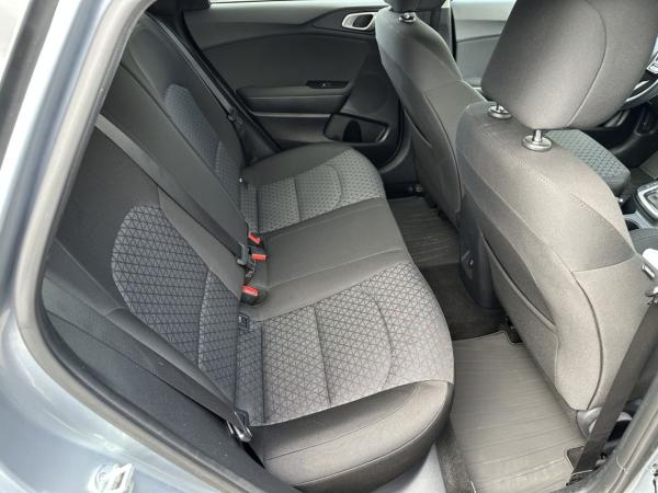 Kia Ceed 2023 in Vilnius, with an engine capacity of 1.50 L and mileage of 115 thousand km for 16500 €, photo 5 on AUTOMOTO.COM.LV