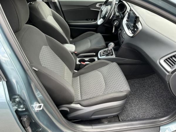 Kia Ceed 2023 in Vilnius, with an engine capacity of 1.50 L and mileage of 76 thousand km for 16950 €, photo 4 on AUTOMOTO.COM.LV