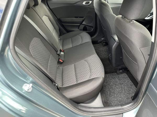 Kia Ceed 2023 in Vilnius, with an engine capacity of 1.50 L and mileage of 76 thousand km for 16950 €, photo 5 on AUTOMOTO.COM.LV