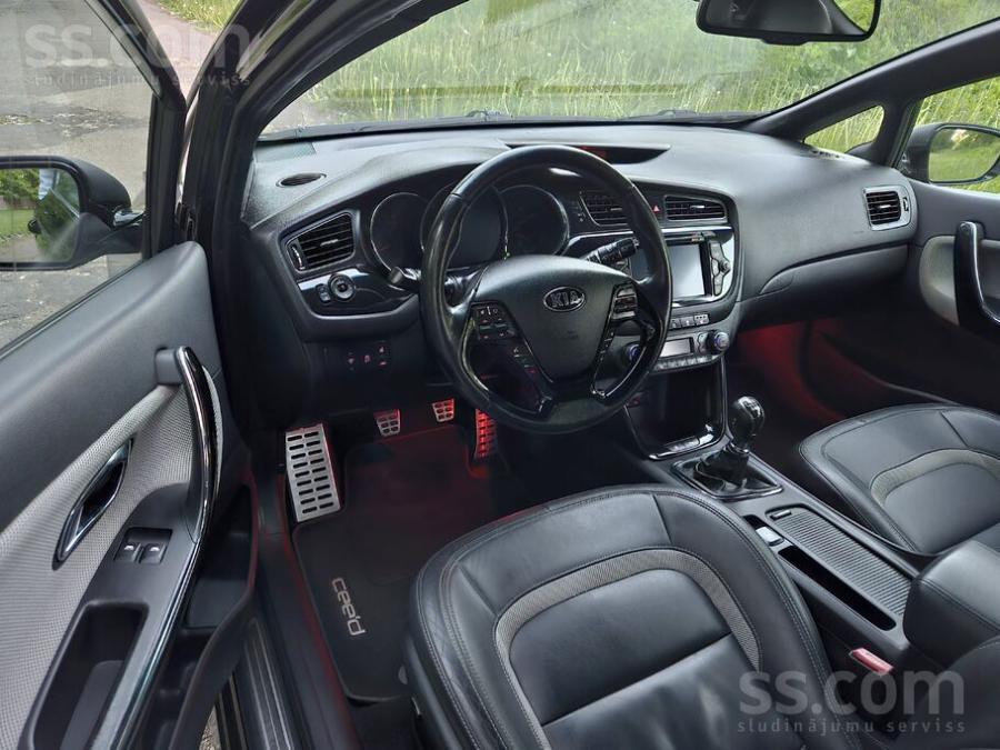 Violet Kia Ceed 2014 in Riga, with an engine capacity of 1.60 L and mileage of 220 thousand km for 5500 €, photo 8 on AUTOMOTO.COM.LV
