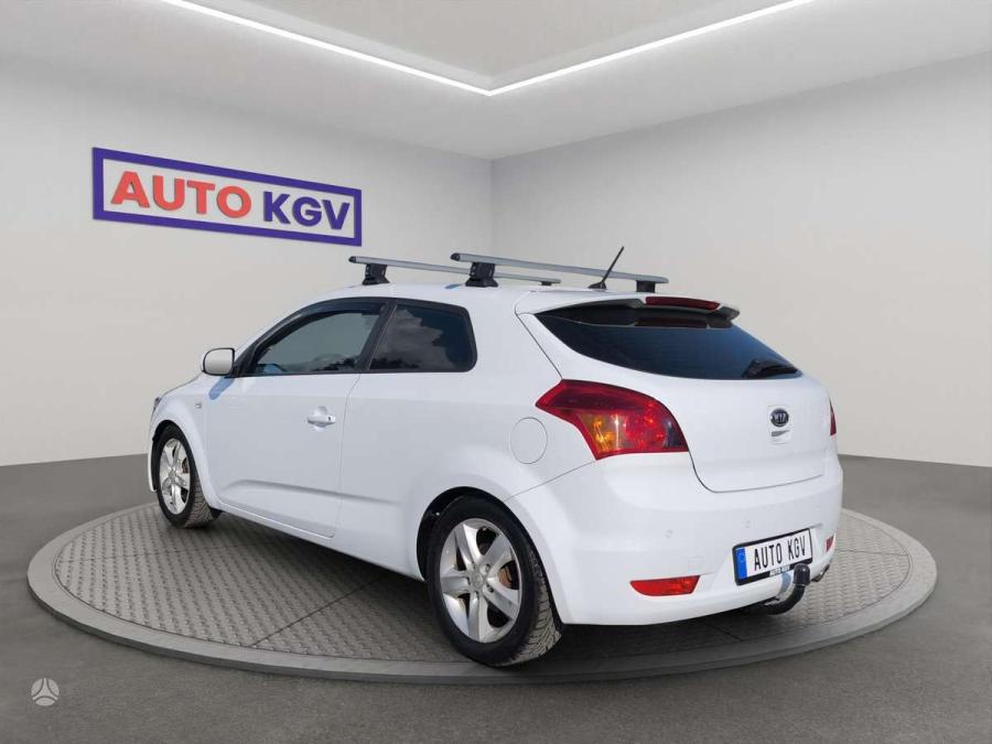 White Kia Ceed 2012 in Vilnius, with an engine capacity of 1.60 L and mileage of 189 thousand km for 3999 €, photo 4 on AUTOMOTO.COM.LV