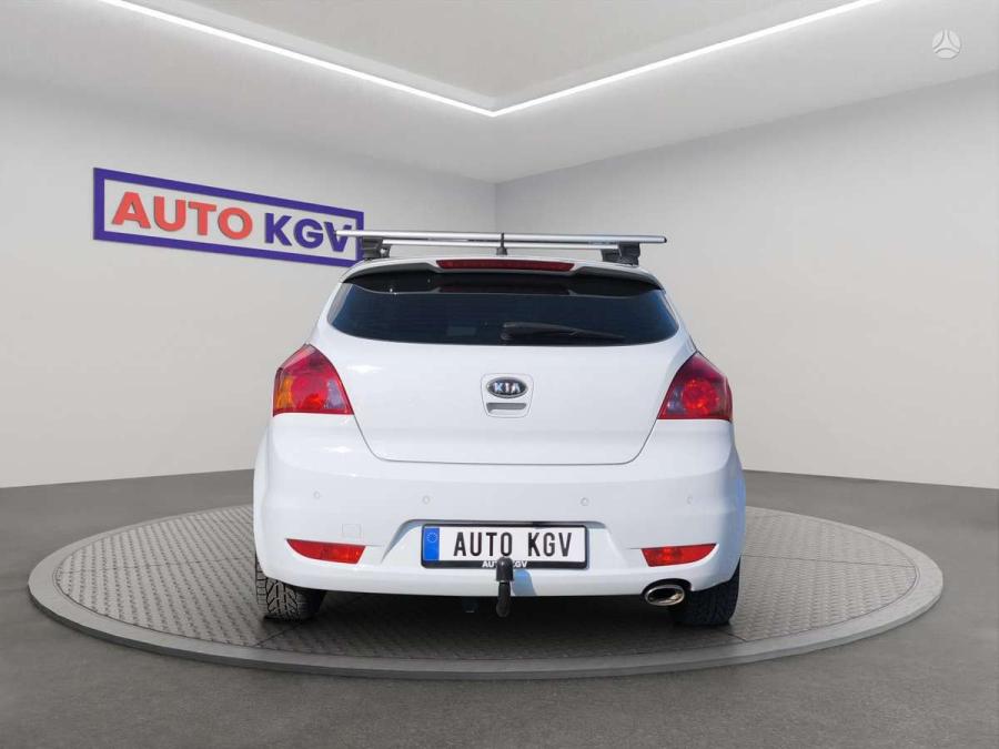 White Kia Ceed 2012 in Vilnius, with an engine capacity of 1.60 L and mileage of 189 thousand km for 3999 €, photo 5 on AUTOMOTO.COM.LV
